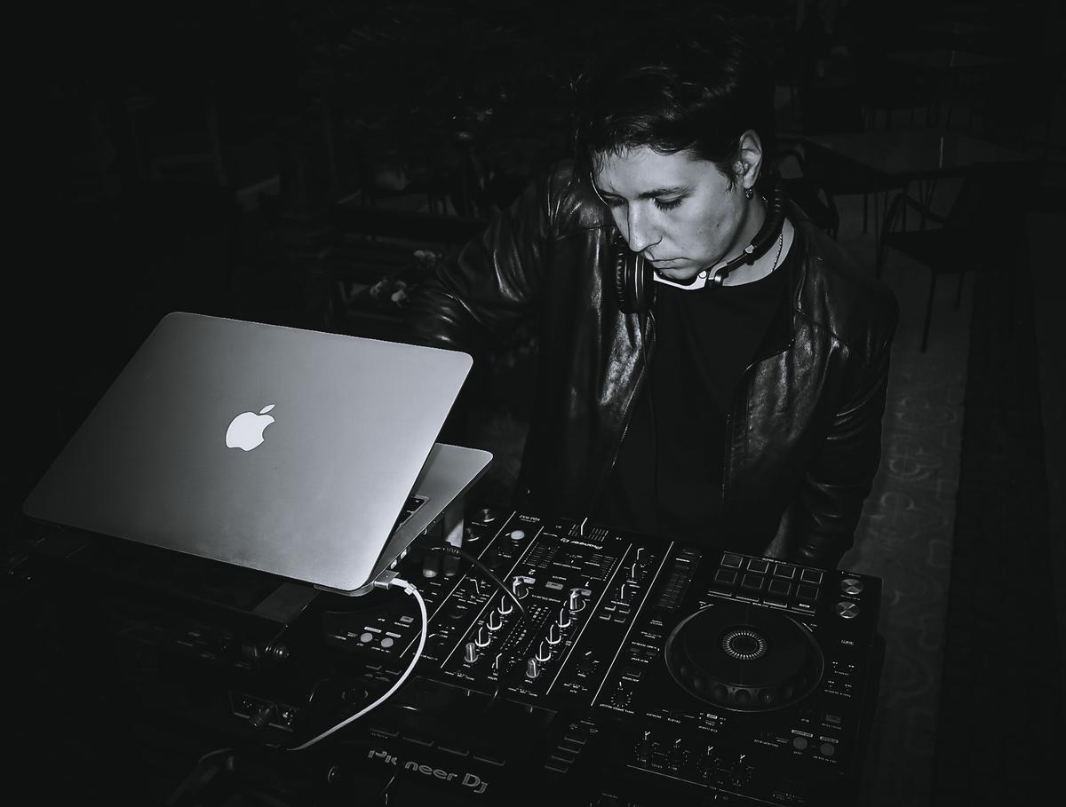 Dj Montello | Kaina nuo 550€ | Breezit