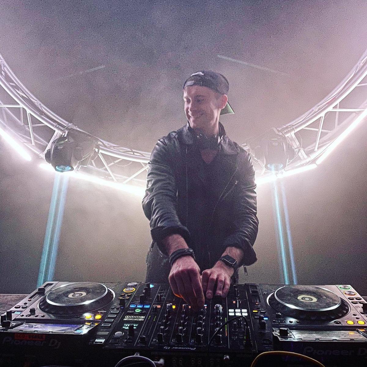 Tomas Jaz | Kaina nuo 800€ | Breezit