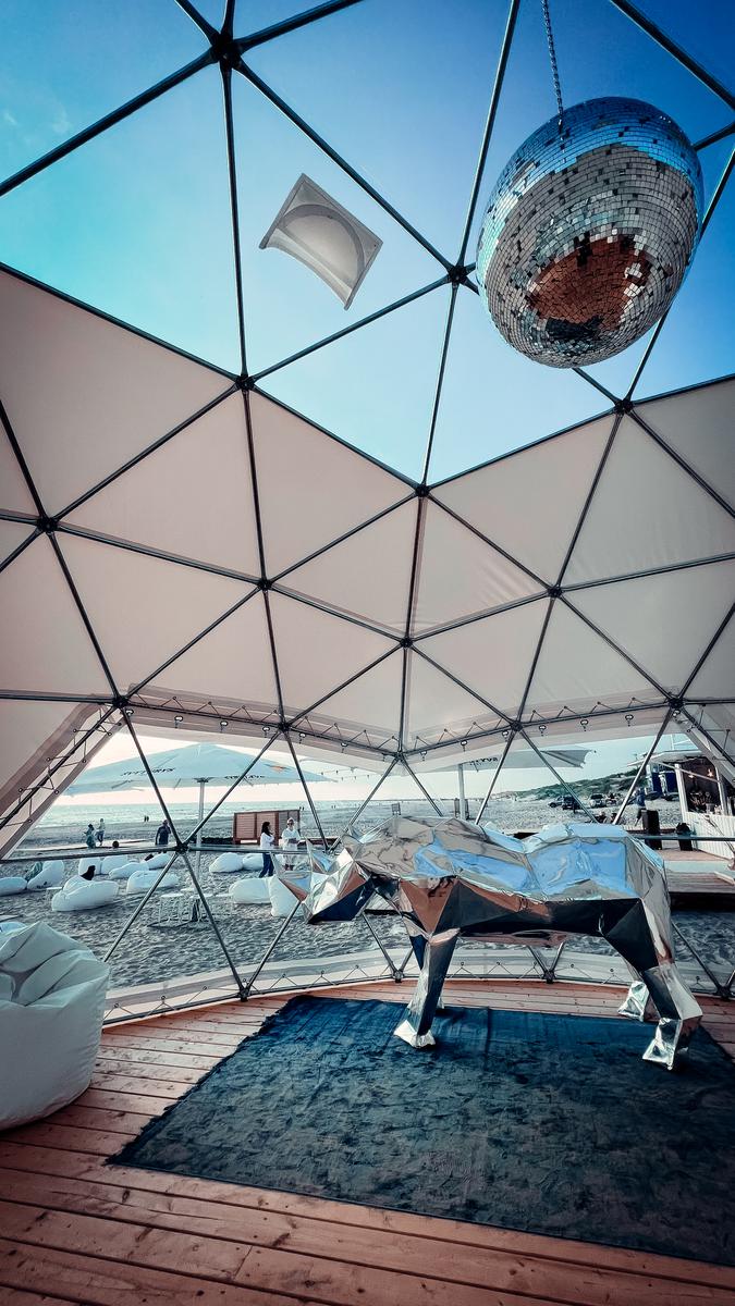 Stikliniai kupolai, kupolo formos pavėsinės vestuvėms | Breezit